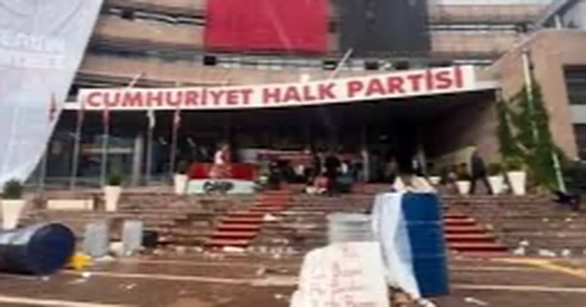 CHP’de WhatsApp krizi parti içi gerilimi büyüttü - Hür Haber