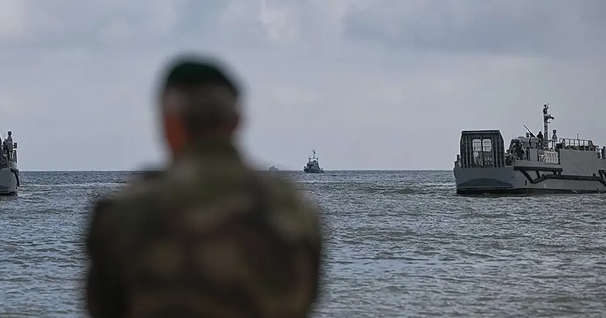 Macron duyurdu! Fransız donanması Rus tankerine müdahale etti - Hür Haber