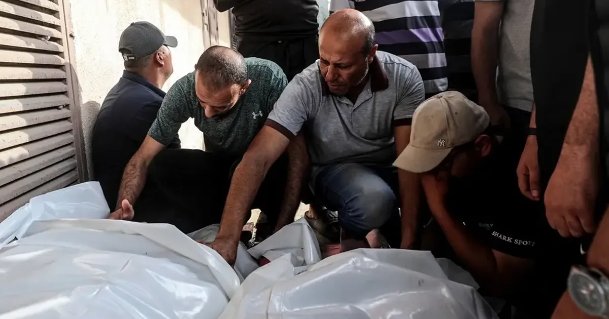 Katil İsrail ateşkese rağmen saldırdı: Aynı aileden 9 Filistinli şehit ...